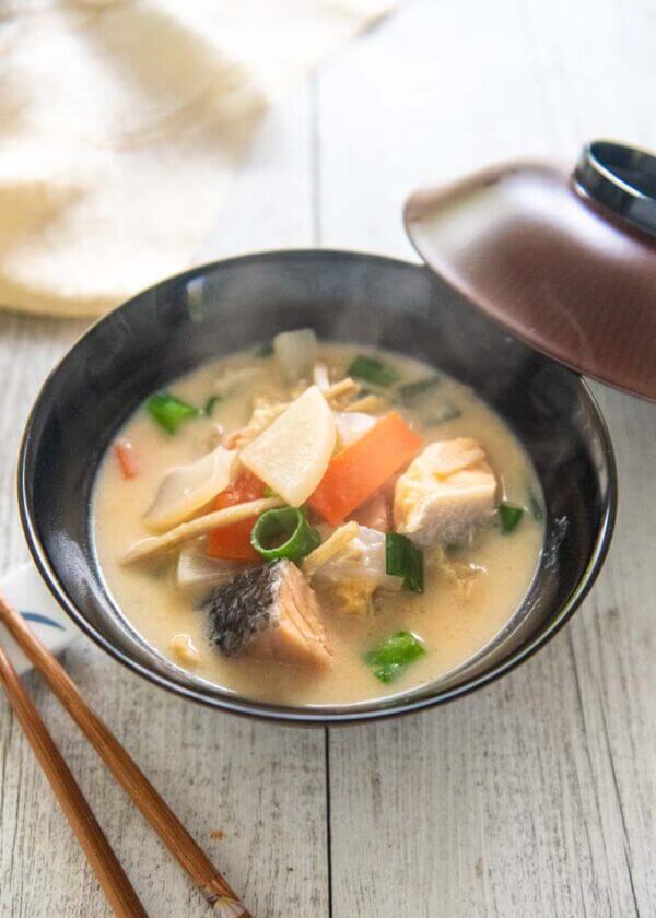 Sake Lees Soup with Salmon (Salmon Kasujiru) - RecipeTin Japan