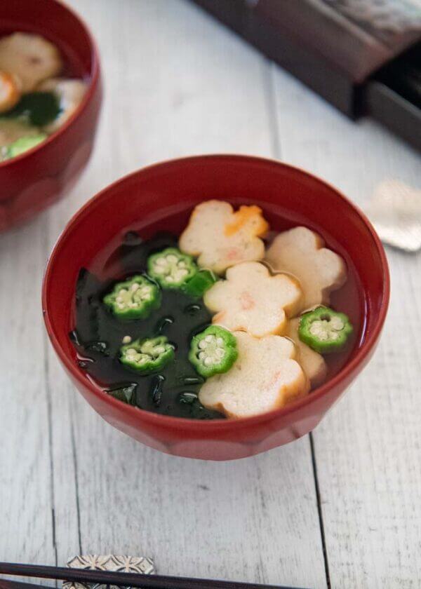 Clear Soup with Wheat Gluten and Wakame Seaweed - RecipeTin Japan