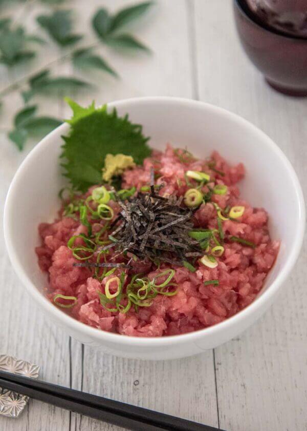 Negitoro Don (Minced Raw Tuna on Rice) - RecipeTin Japan