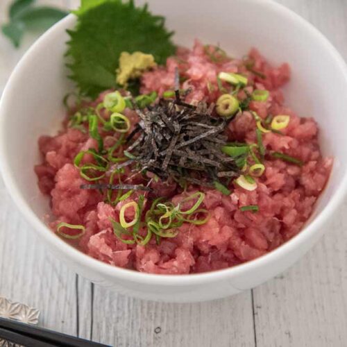 Negitoro Don (Minced Raw Tuna on Rice) - RecipeTin Japan