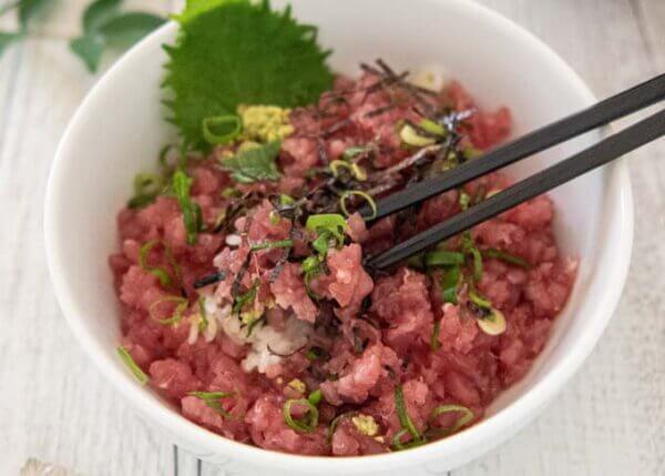Negitoro Don (Minced Raw Tuna on Rice) - RecipeTin Japan