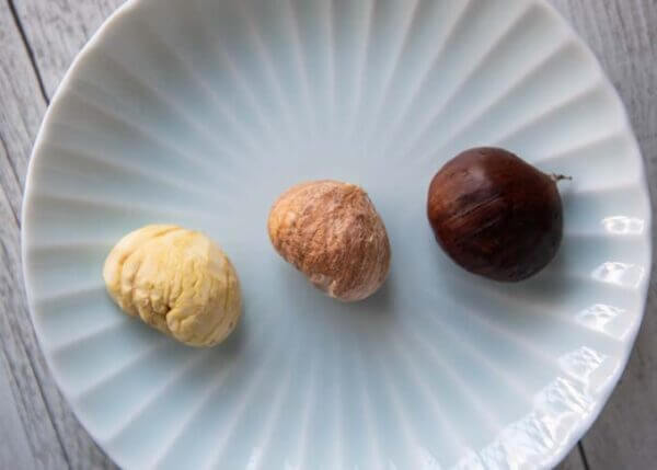 Chestnuts_before&after_peeling_5003 - RecipeTin Japan