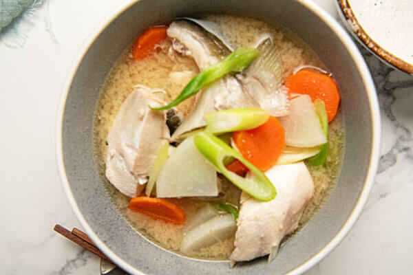 Miso Soup with Kingfish Head (Kingfish Arajiru) - RecipeTin Japan