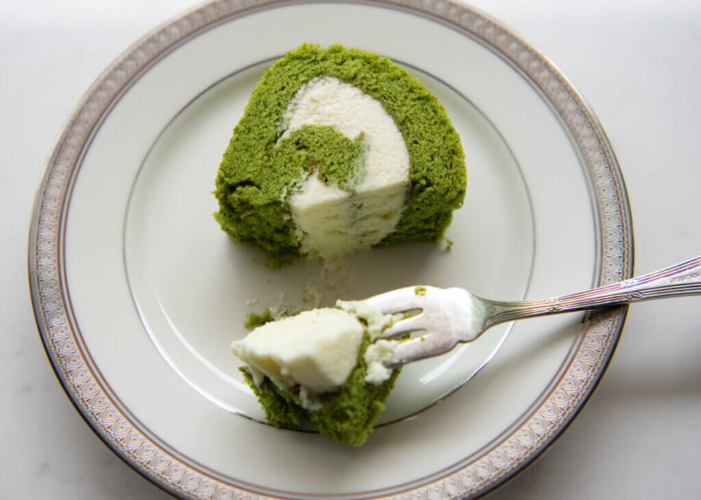 Matcha Roll Cake (Swiss Roll) - RecipeTin Japan